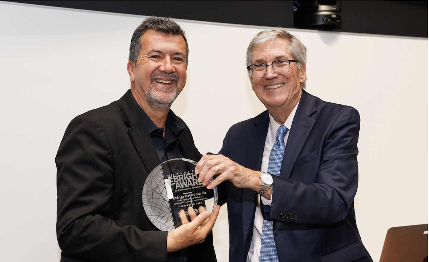 ¡Nuestro director Rodrigo Botero, recibió el Standford Bright Award en ...